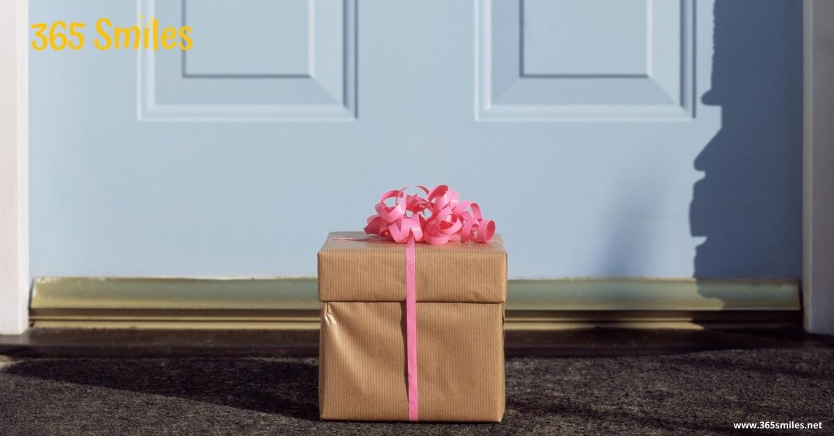 Give your mailman a small present - 365 Smiles
